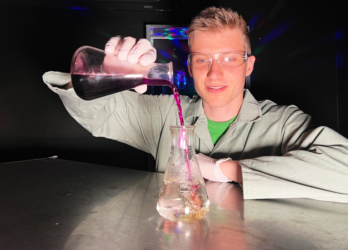 Vitenshow: KjemiMagi med farger - VilVite